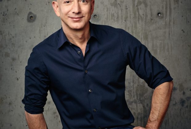 Jeff Bezos : De l’entrepreneur à l’icône mondiale – Populaction Actualités