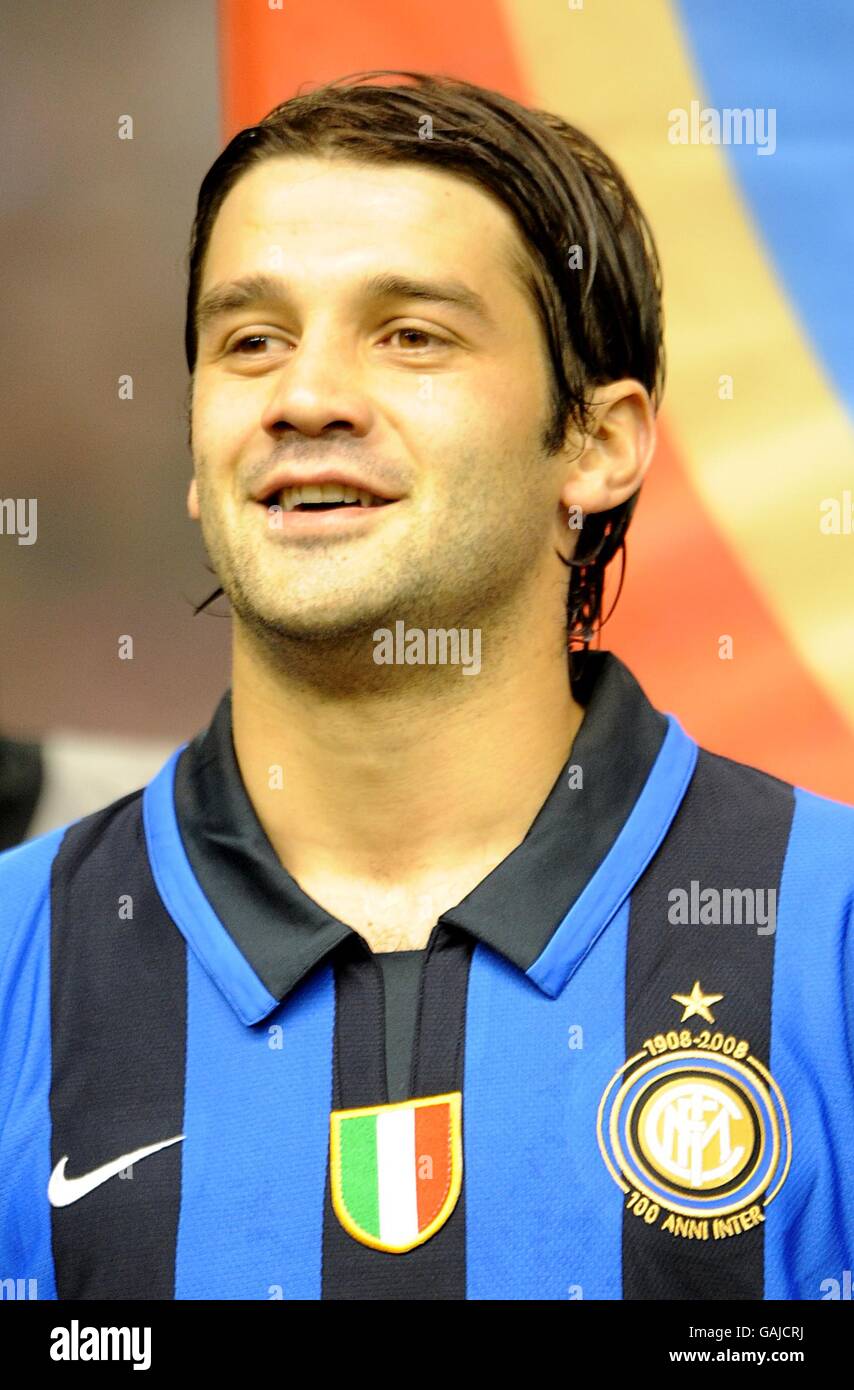 Cristian Chivu : Une Légende du Football Roumain – Populaction Actualités
