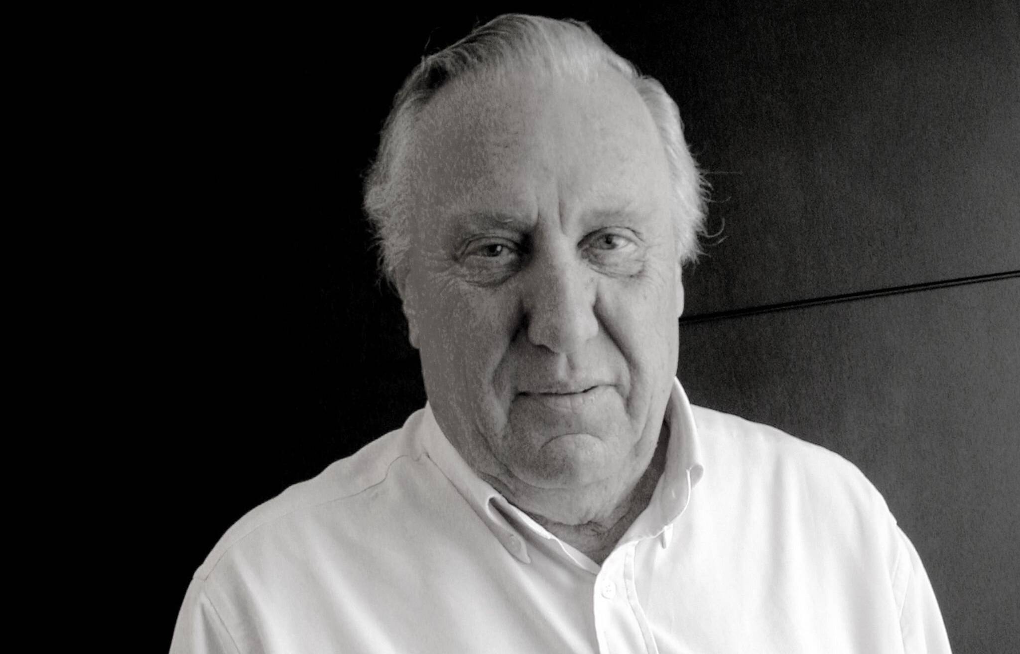 Frederick Forsyth : Un Maître du Roman d’Espionnage – Populaction ...