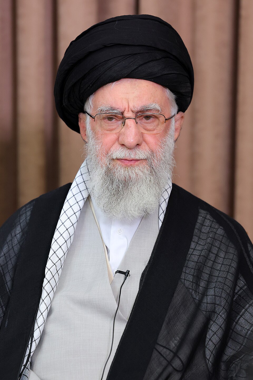 Ali Khamenei : Le Guide Suprême de l’Iran et Son Influence ...