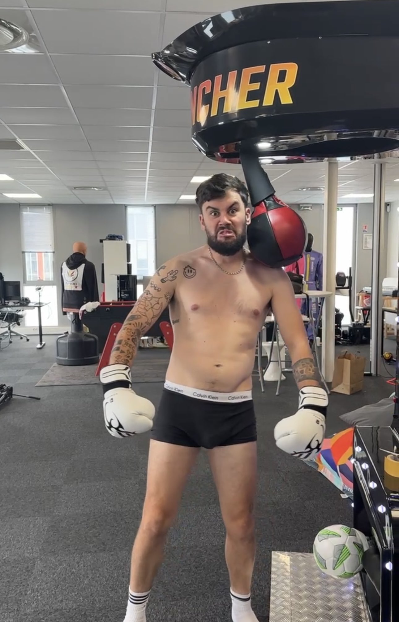 Lebouseuh : Un Phénomène des Réseaux Sociaux – Populaction Actualités