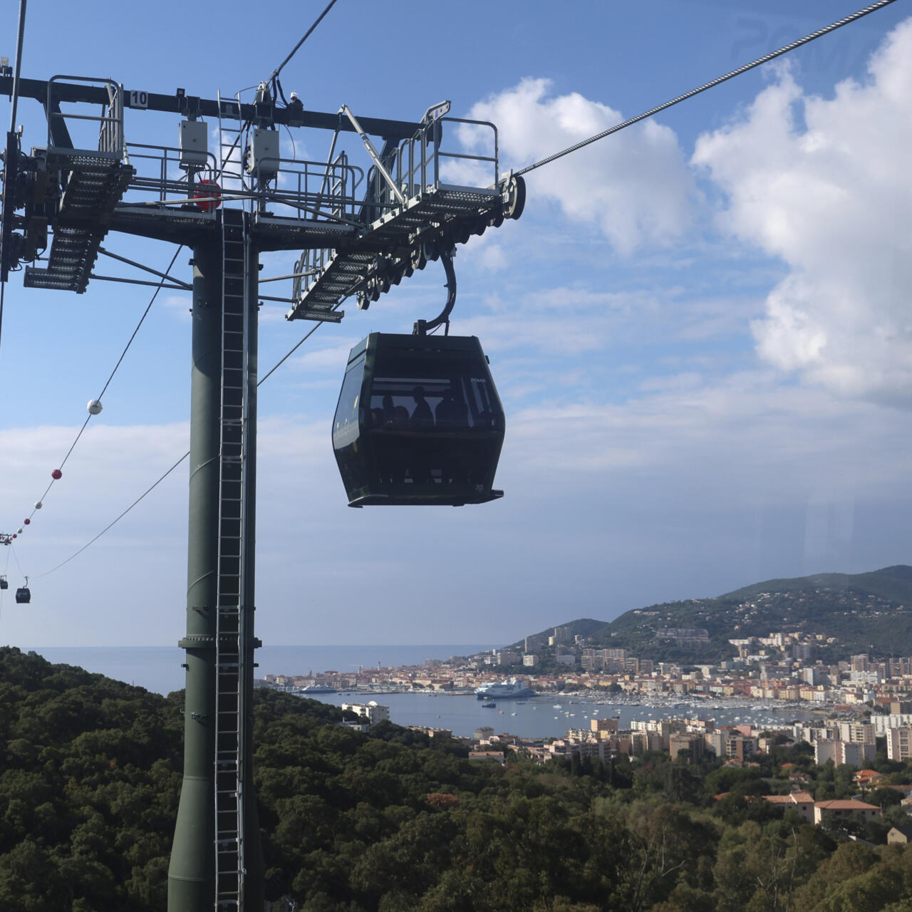 Le Téléphérique d’Ajaccio : Un Voyage au-dessus de la Ville ...